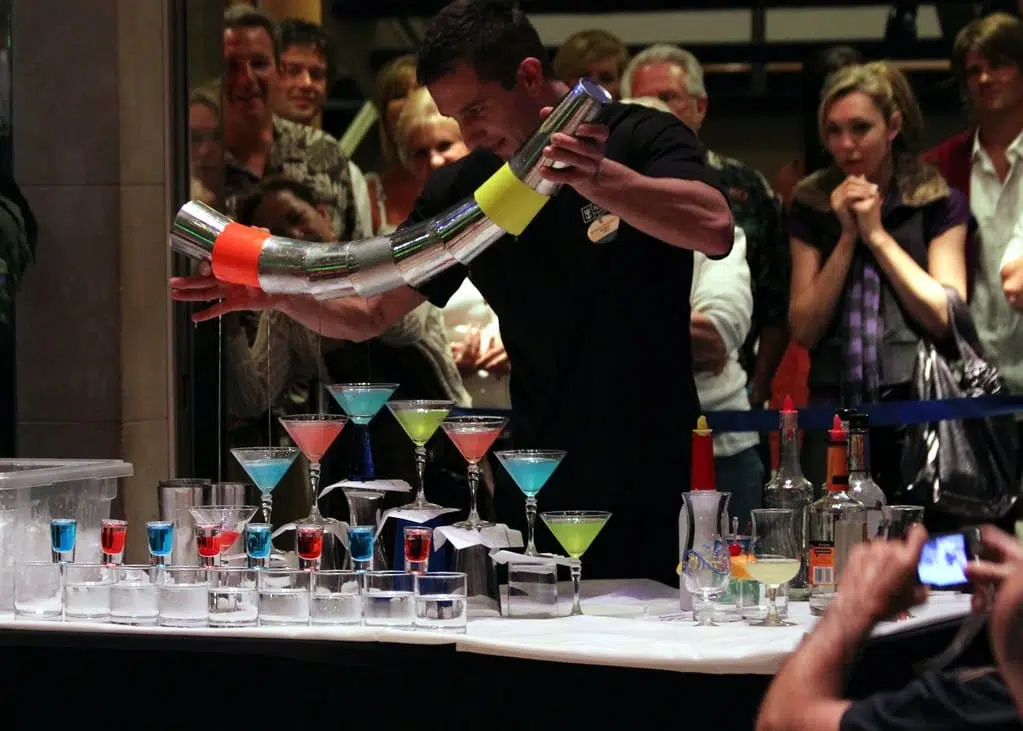 Le Flair bartending ou l’art du jonglage de bar - Cocktail.fr