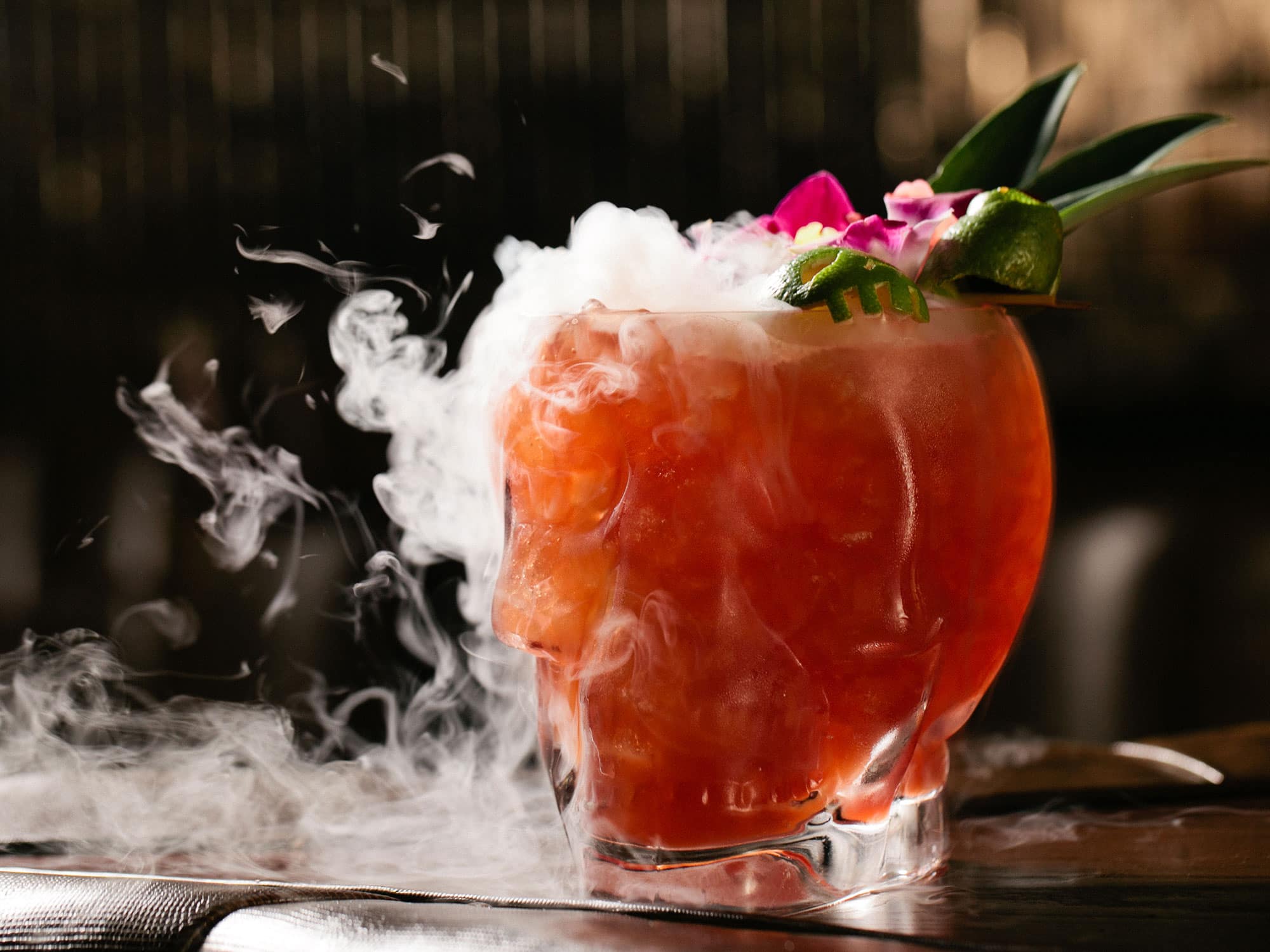 La mixologie Tiki réunit au sein d’un cocktail : le Zombie - Cocktail.fr