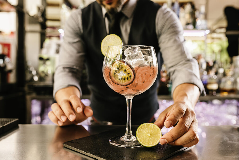 Astuces pour présenter un cocktail avec élégance
