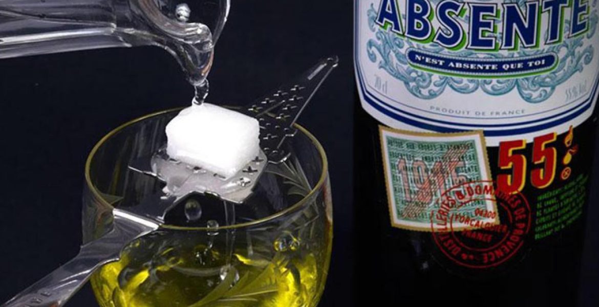 Absinthe : Élaboration, histoire & infos - Cocktail.fr